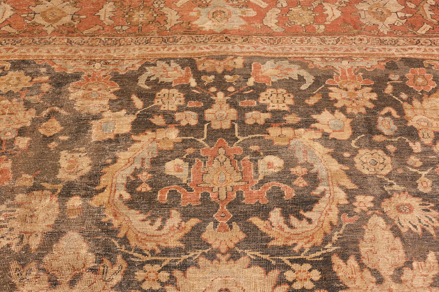 Decorative Persian Sultanabad Rug 49366 Nazmiyal Antique Rugs