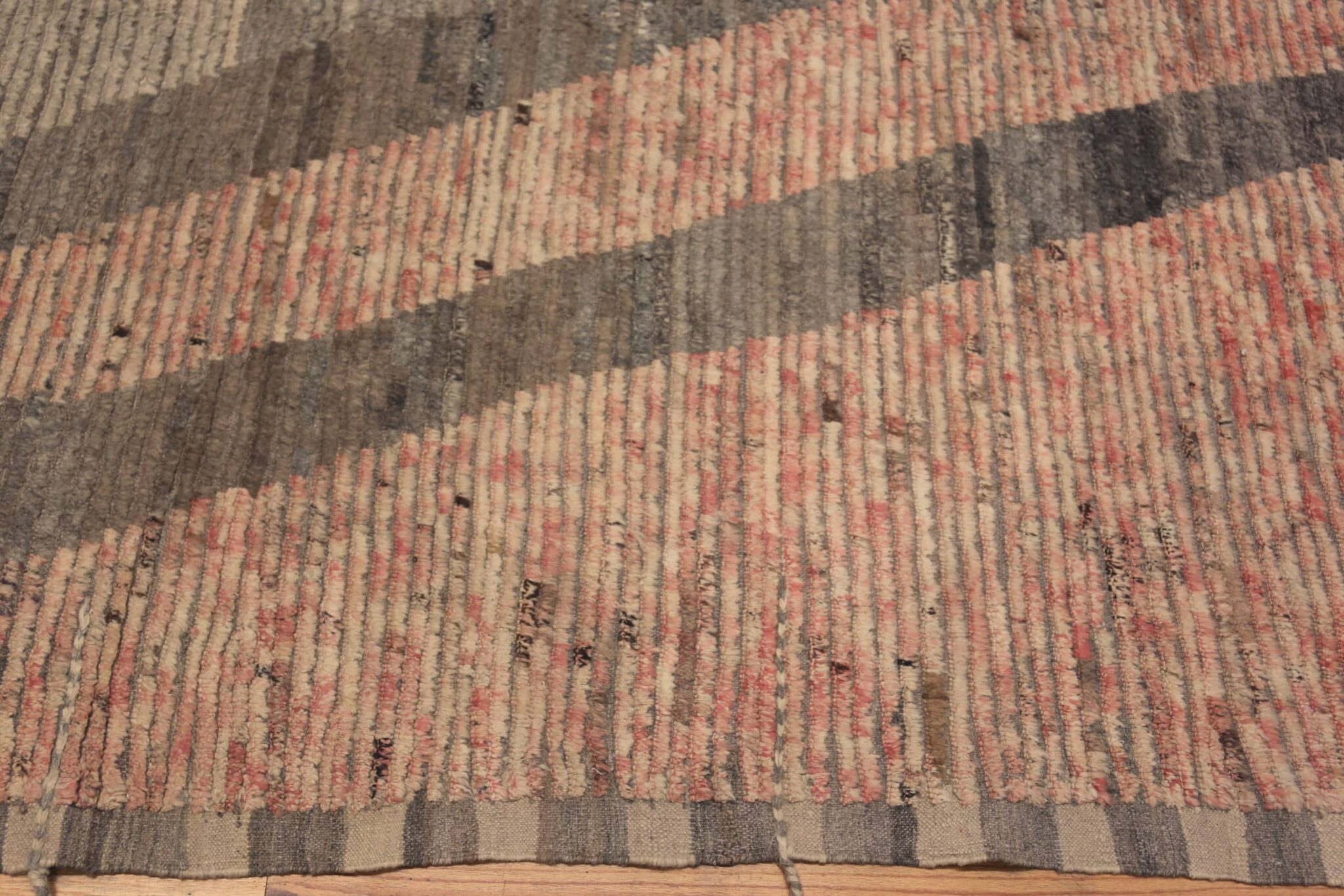 Gorgeous Modern Handmade Wool Abstract Area Rug 11653