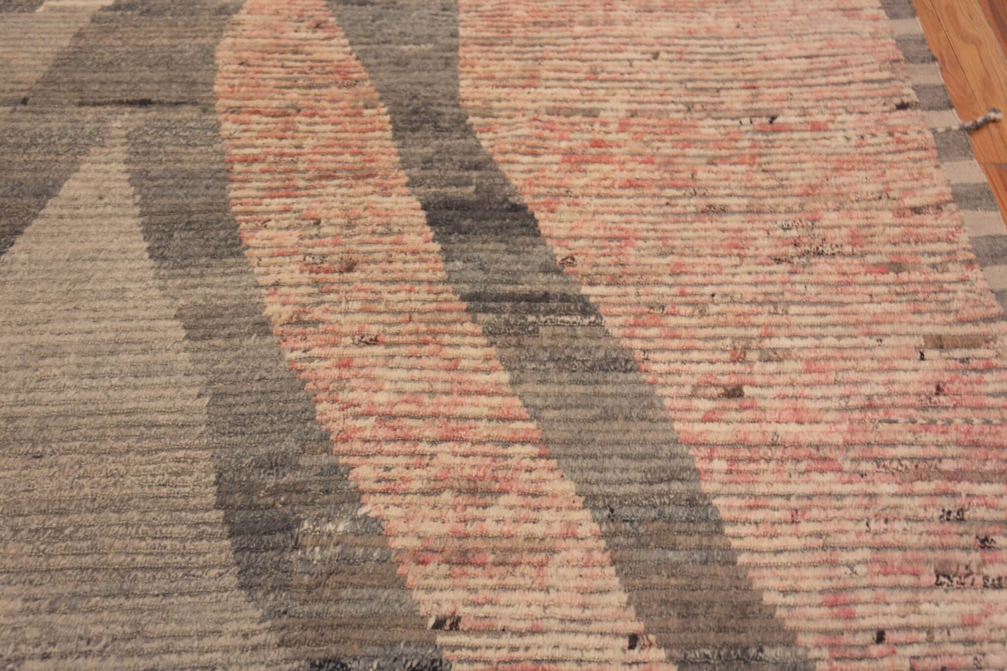 Gorgeous Modern Handmade Wool Abstract Area Rug 11653