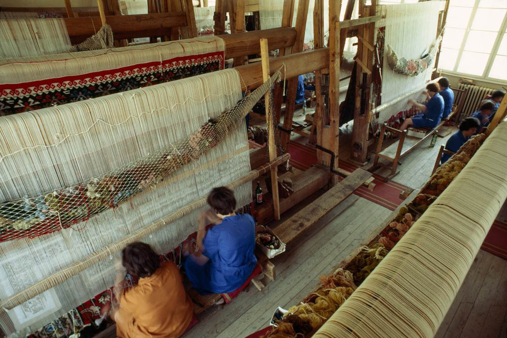 Vertical vs Horizontal Looms by Nazmiyal Antique Rugs